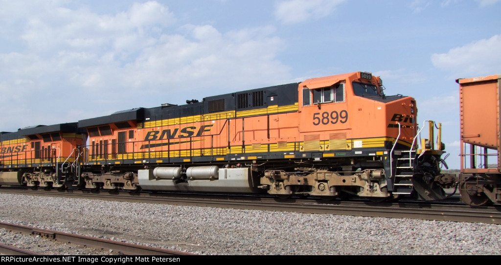 BNSF 5899